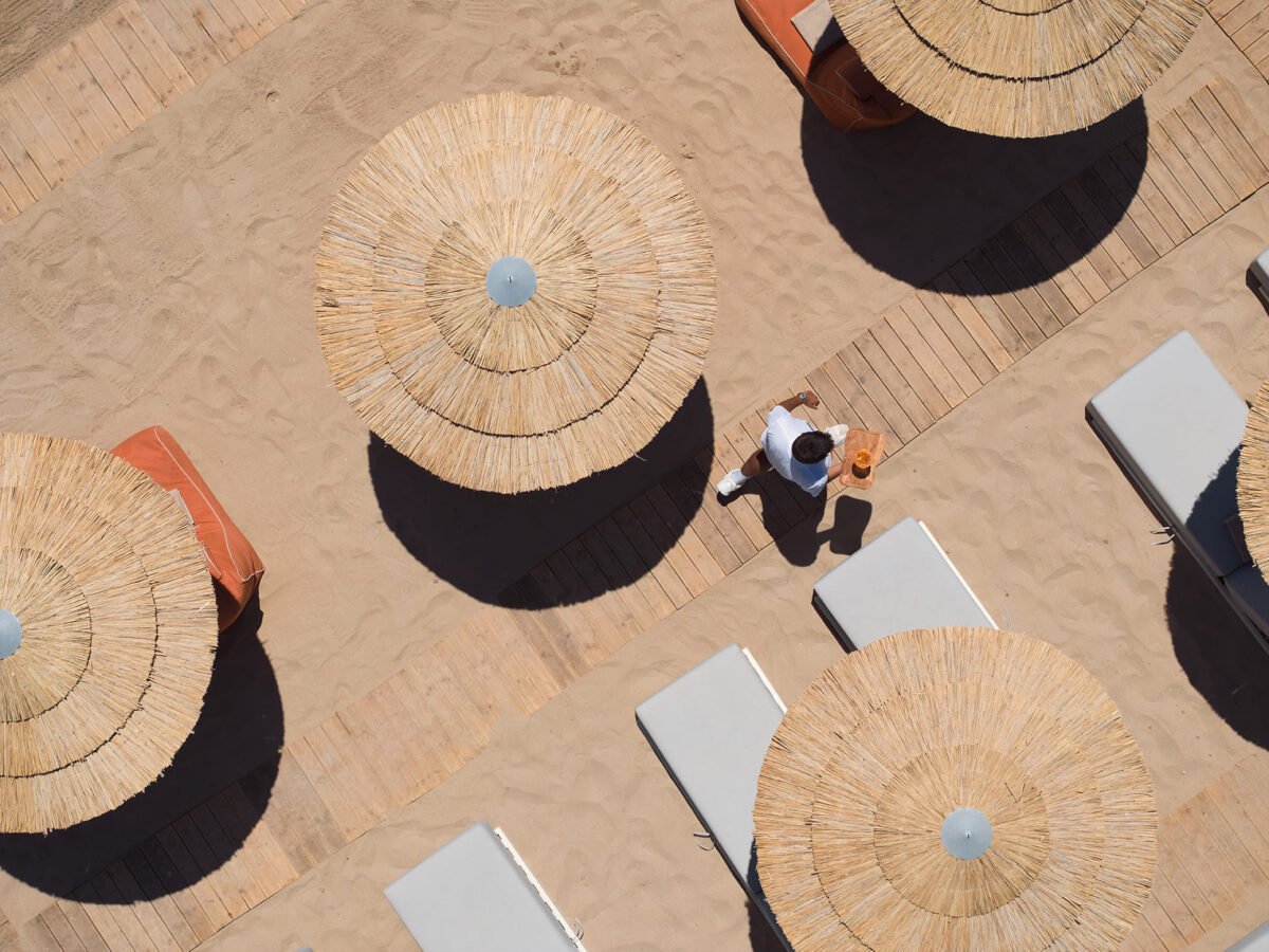 SALTY GOAT BEACH CLUB – Golden Milos Beach House by Domotel
